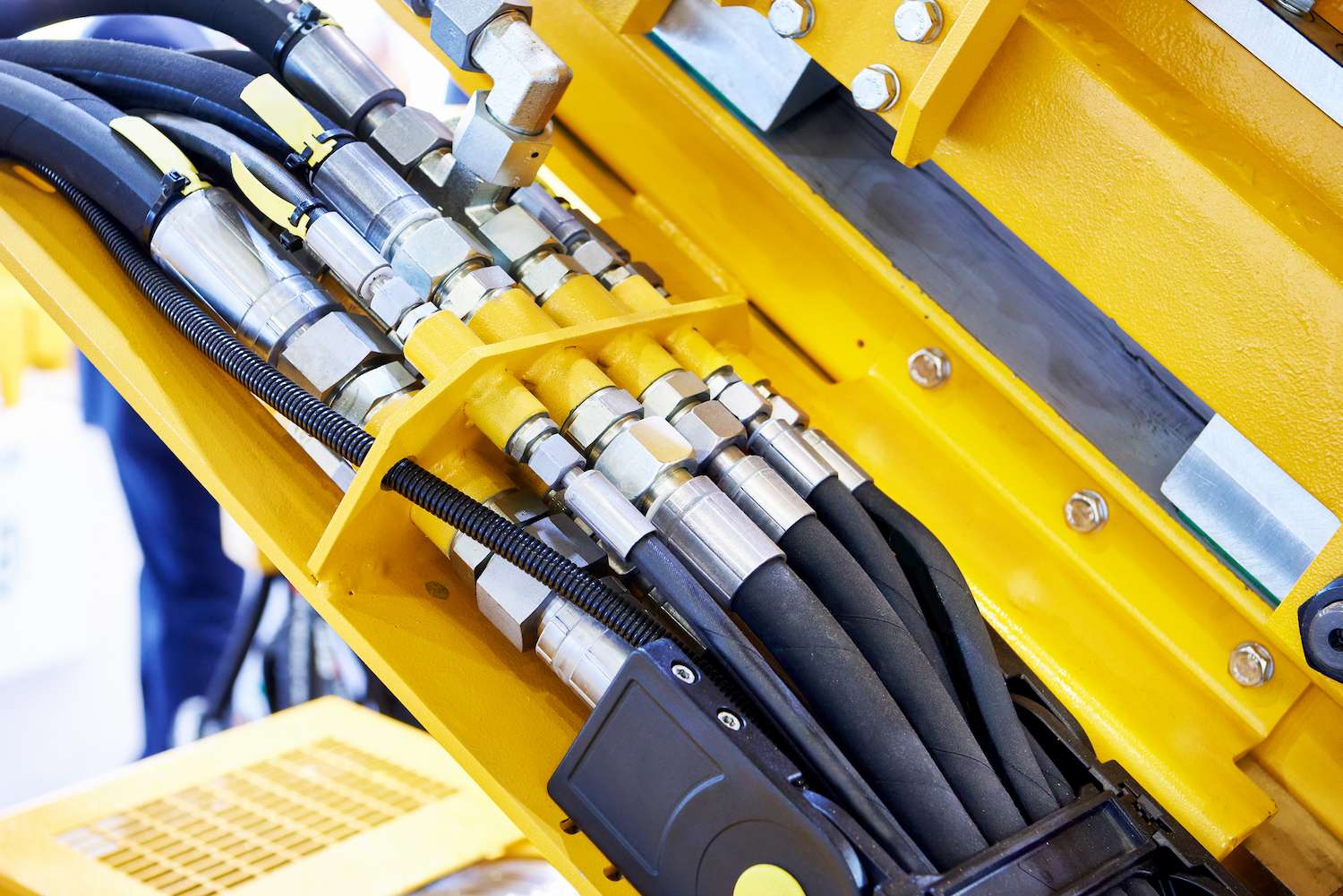 Distributor marketing platform for heavy equipment